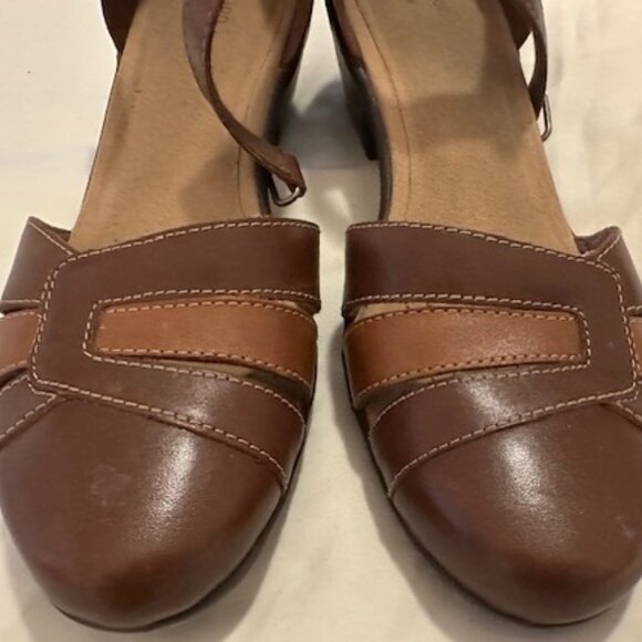 Clarks | Shoes | Clarks Emily Daisy Pump Brown Leather Block Heel ...